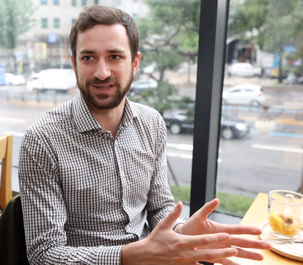 Dr Robert Hlathi Freeman | Faculty of English